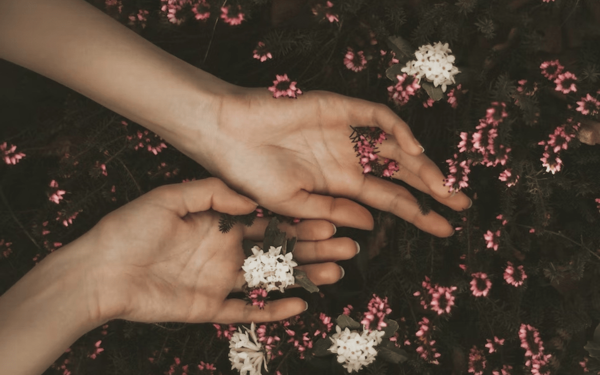 How to Live a Holistic Lifestyle + the Benefits of It - Spiritvibez